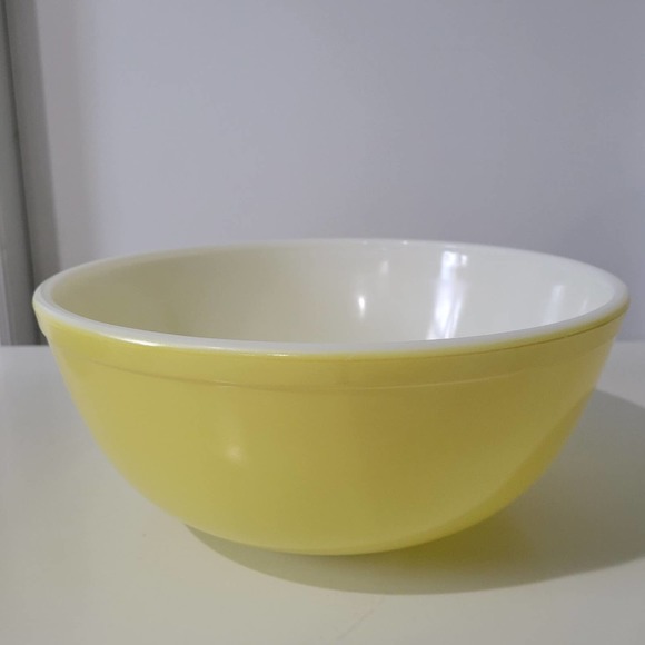 Pyrex | Dining | Vintage Pyrex Yellow Large Mixing Bowl Number 44 Retro ...